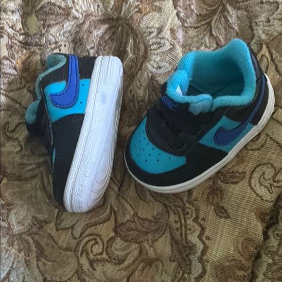 Nike | Shoes | Nike Black And Blue Velcro Sneakers With Foam Soles ...